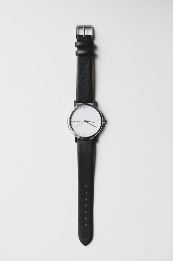 V WATCH CO. / White dial – HODINA